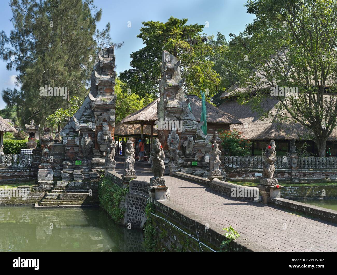 Temples facades hi-res stock photography and images - Alamy