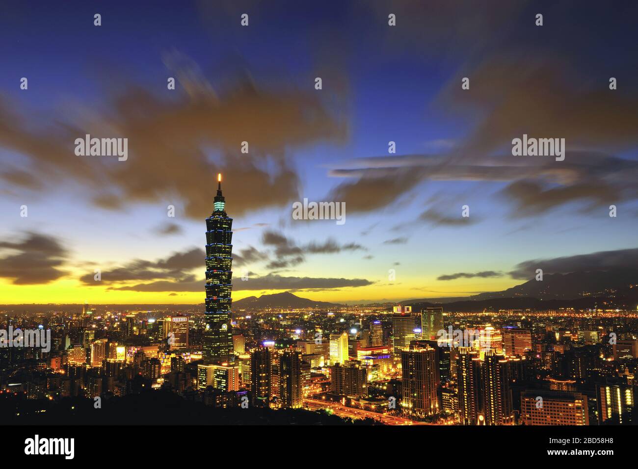 Taipei 101 building at the night in Taipei Taiwan Stock Photo - Alamy