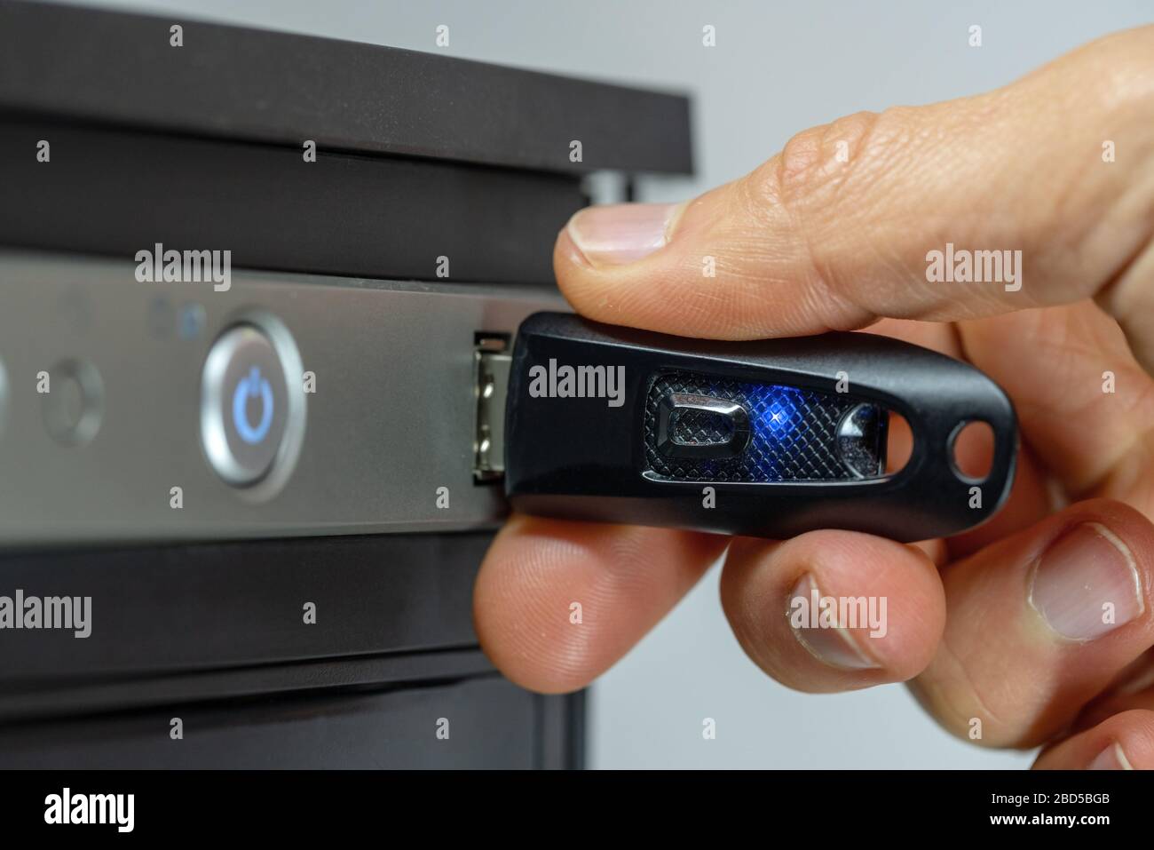 Thumb drive virus hi-res stock photography and images - Alamy