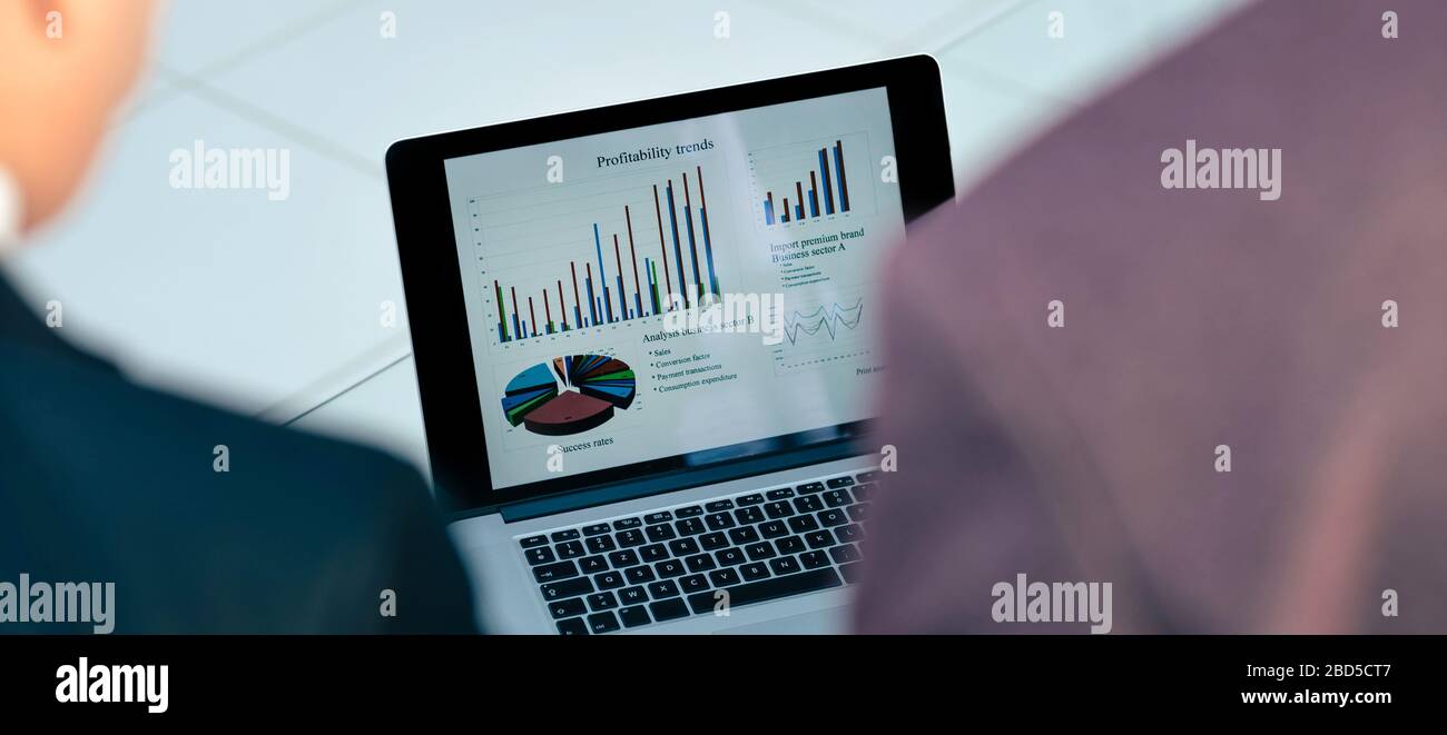 close up. financial chart on the laptop screen Stock Photo - Alamy