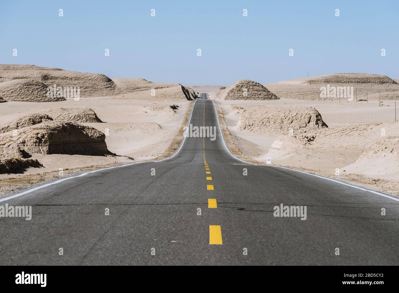 Vast desert geology hi-res stock photography and images - Alamy