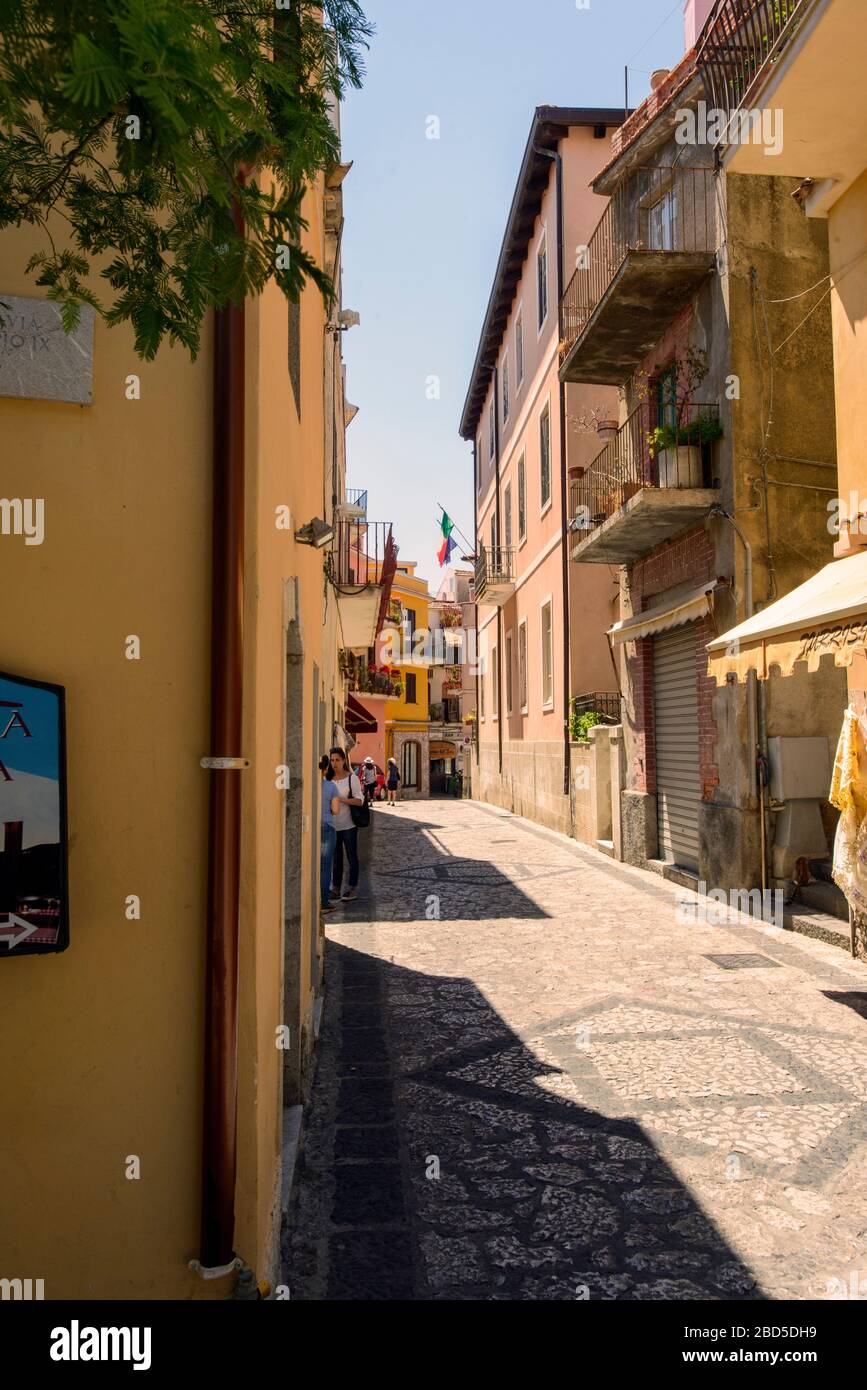 Sicilian street hi-res stock photography and images - Alamy