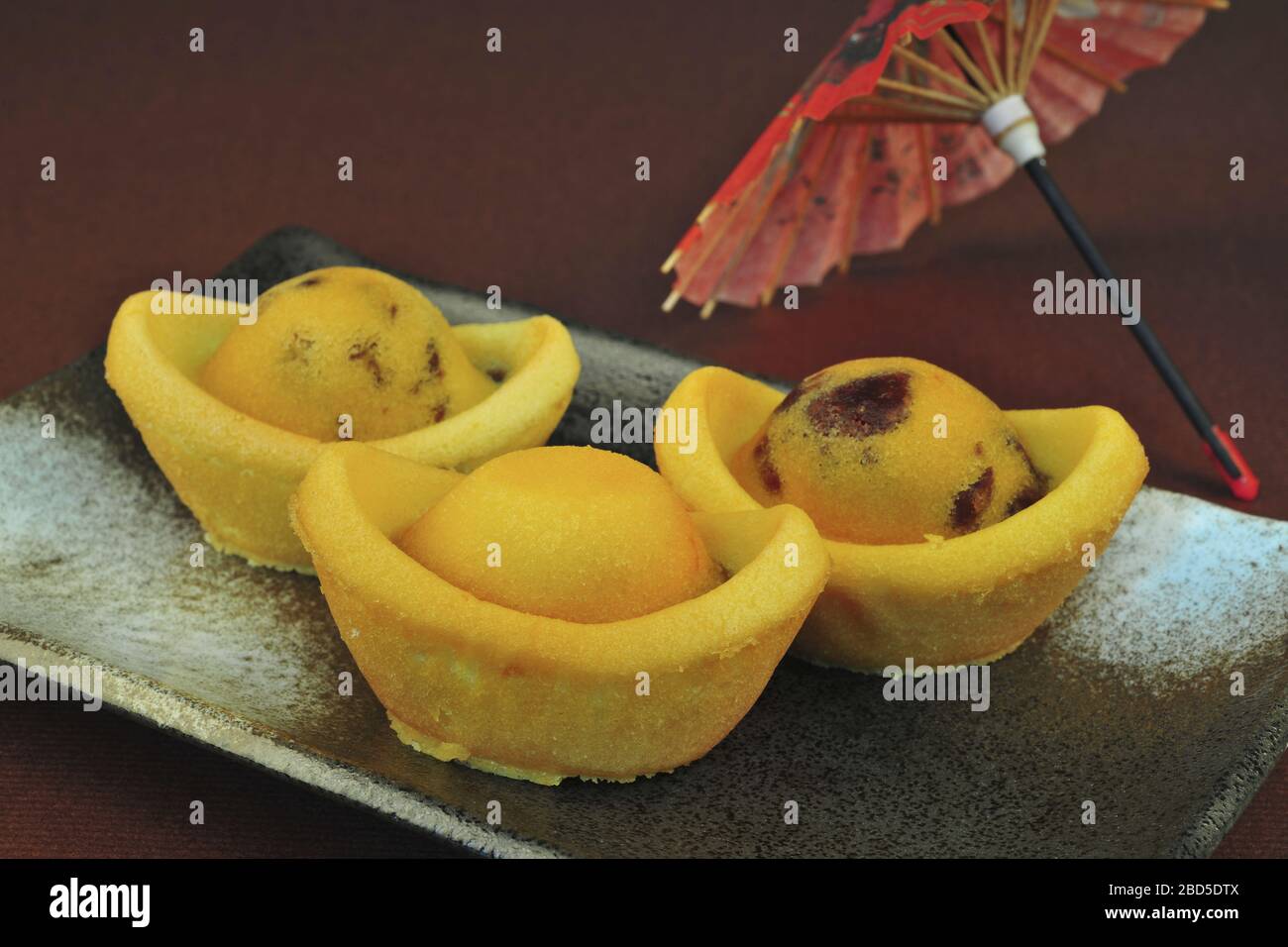 Ingot shape hi-res stock photography and images - Alamy