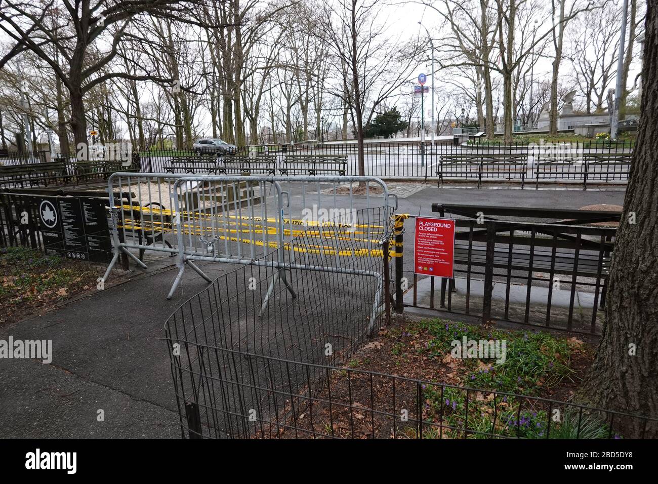 Metal barriers hi-res stock photography and images - Alamy