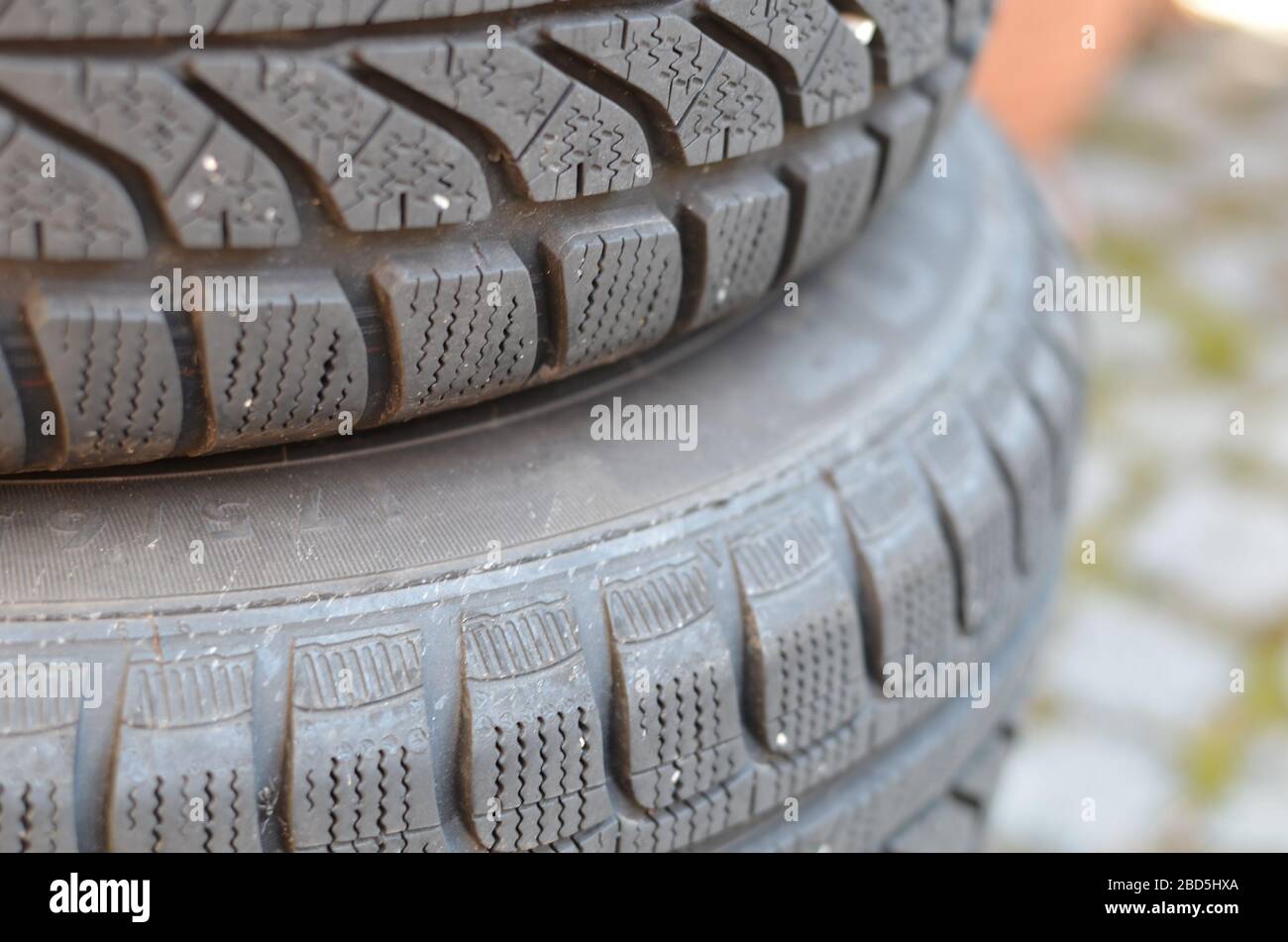 Car without tires hi-res stock photography and images - Alamy