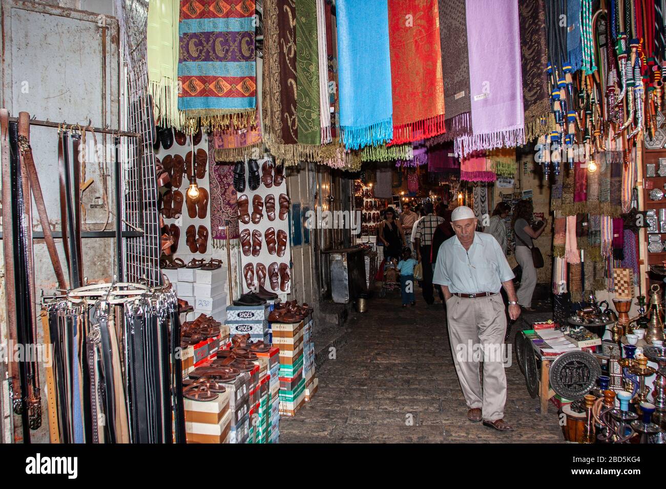 Shops and stalls in an Alley in the Old City, Jerusalem, Israel Stock ...