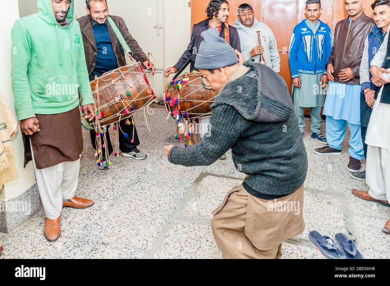Pakistani dhol players hi-res stock photography and images - Alamy