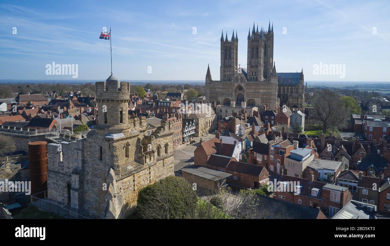 Historic Lincoln showing Lincoln Cathedral, Lincoln Castle and the ...