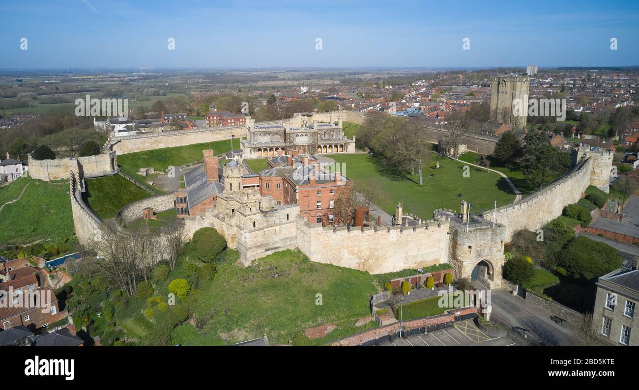 Historic Lincoln showing Lincoln Cathedral, Lincoln Castle and the ...