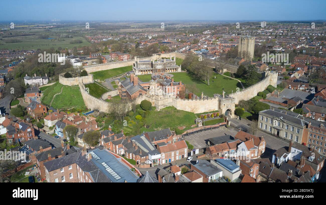 Historic Lincoln showing Lincoln Cathedral, Lincoln Castle and the ...