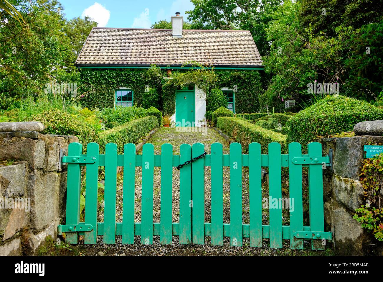 Irish cottage garden hi-res stock photography and images - Alamy