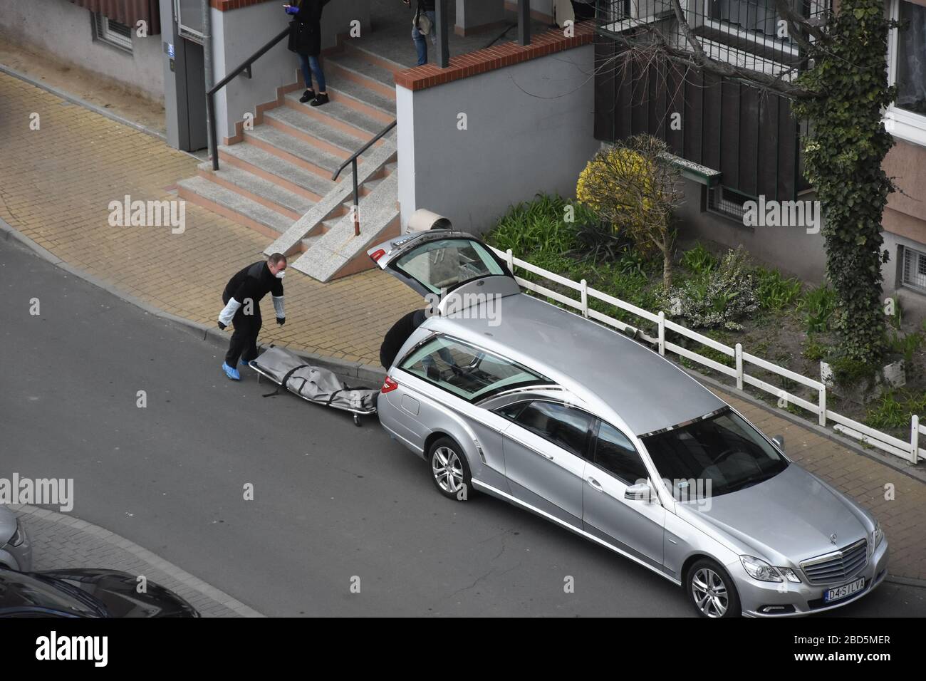 Funeral home body bag hi-res stock photography and images - Alamy