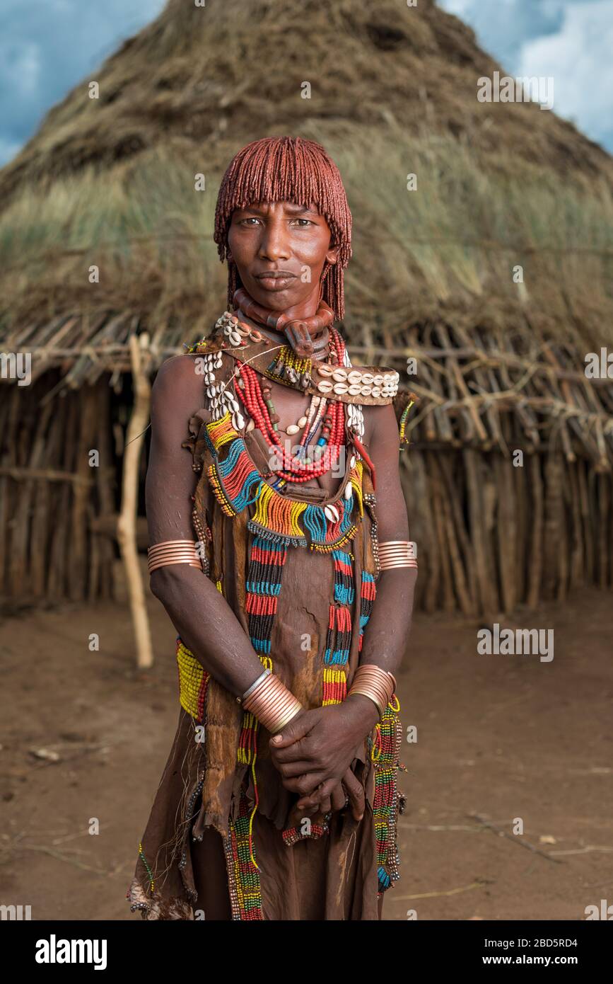 Mature tribe woman omo valley hi-res stock photography and images - Alamy