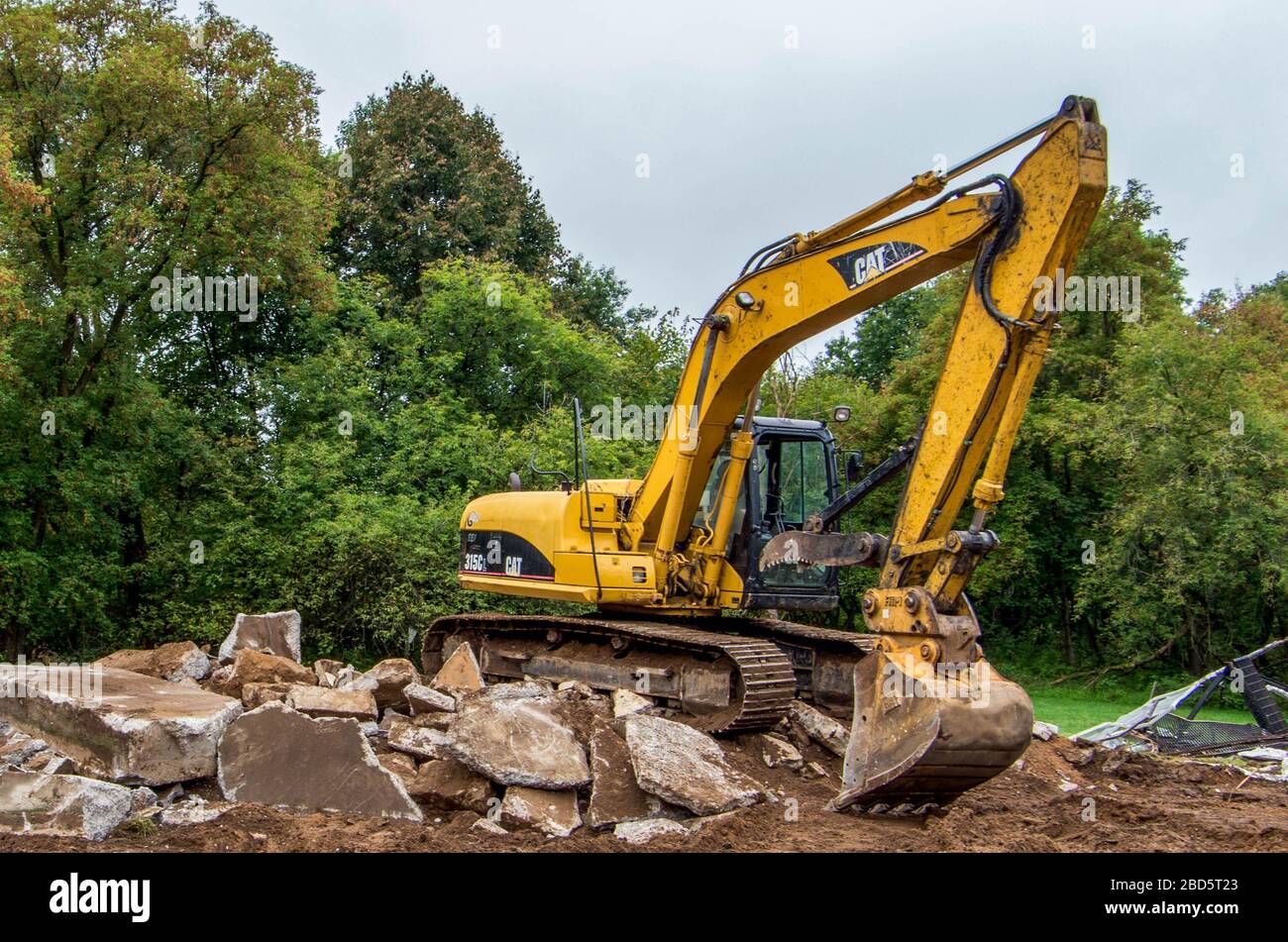 Backhoe excavator scoop loading hi-res stock photography and images - Alamy