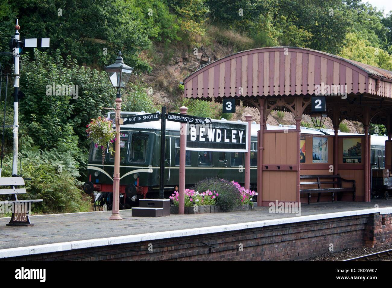 Victorian train platform hi-res stock photography and images - Alamy