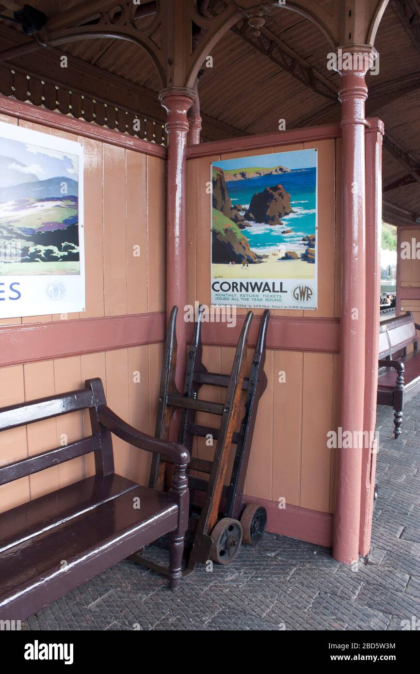 Victorian train platform hi-res stock photography and images - Alamy