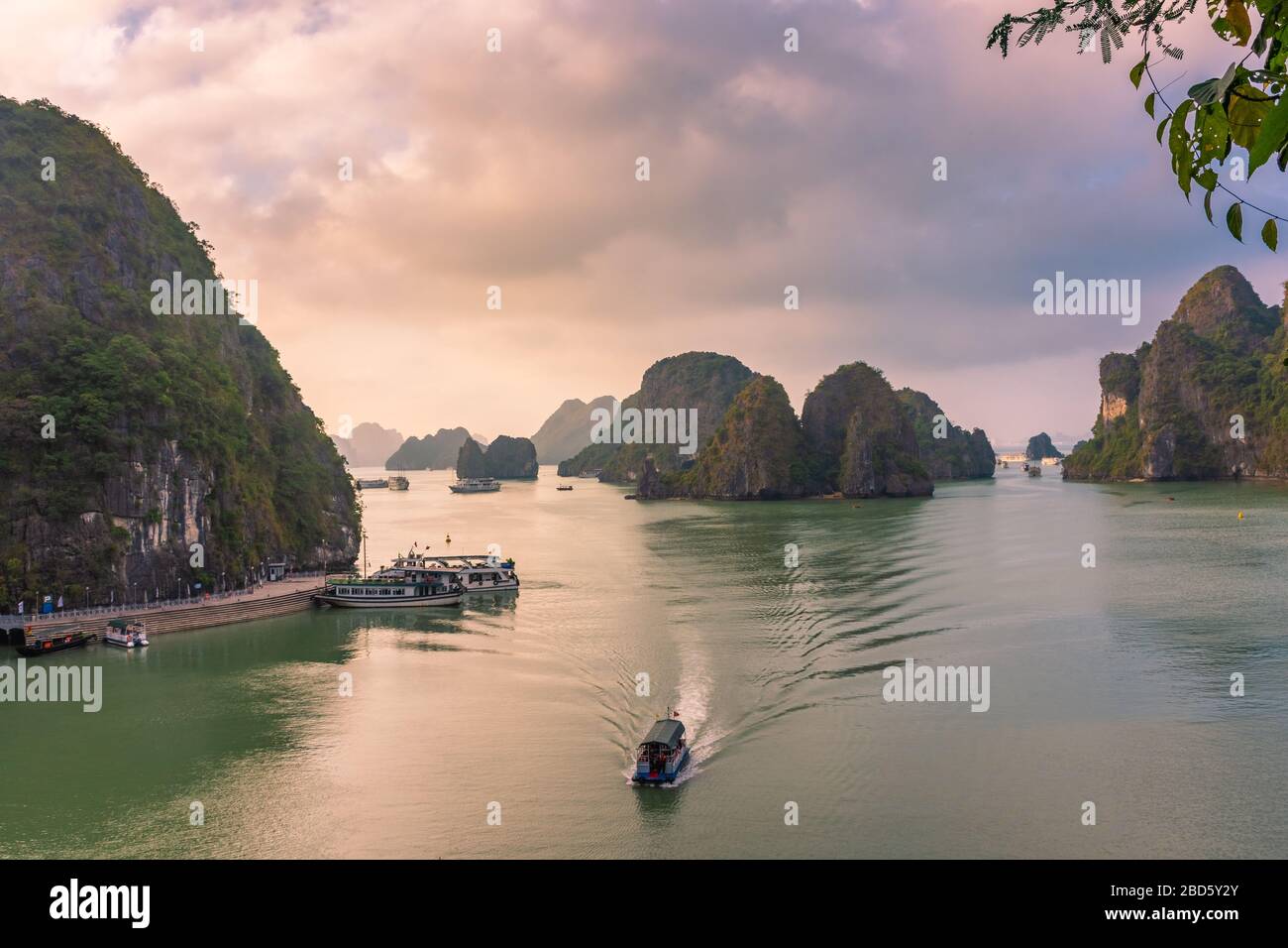 Beautiful sunset over Ha Long Bay, Vietnam Stock Photo - Alamy
