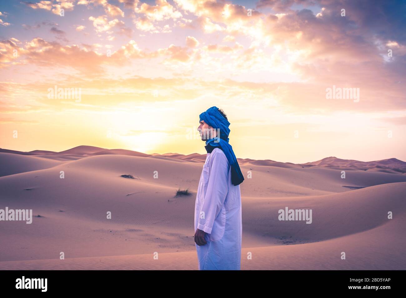 Berber man wearing traditional tuareg clothes in the Sahara Desert at ...