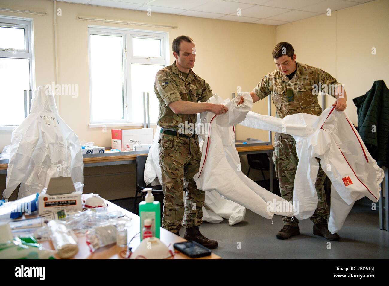 Army ambulance covid uk hi-res stock photography and images - Alamy