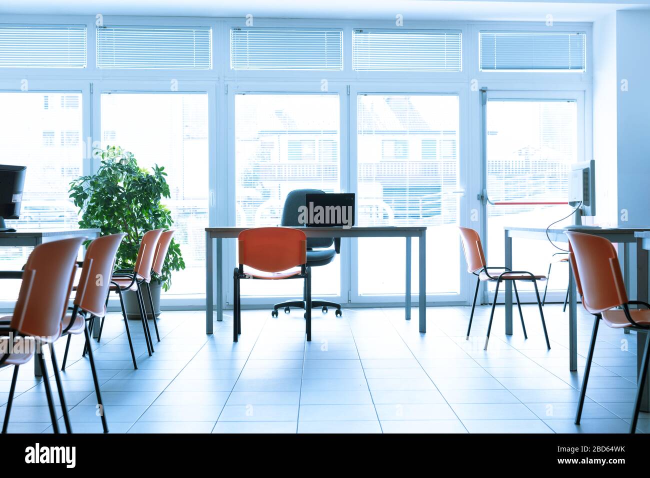 A bright, empty office room with no people during the corona virus ...