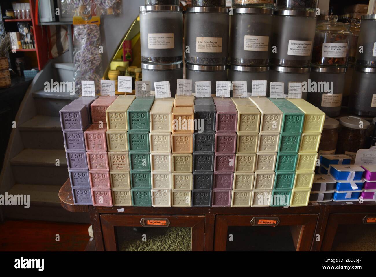 Small shops in athens hi-res stock photography and images - Alamy