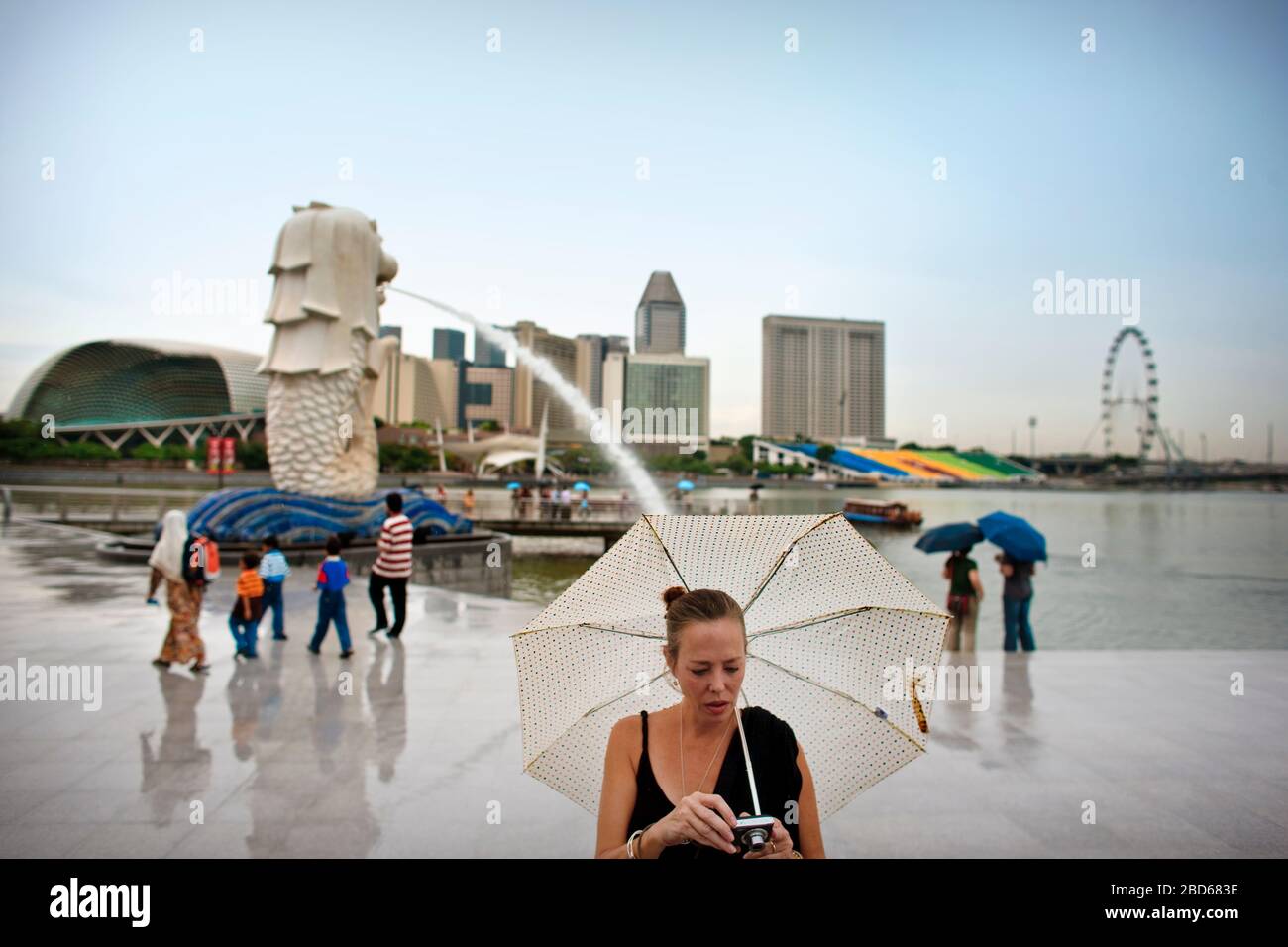 The Merlion fountain in Singapore Stock Photo - Alamy
