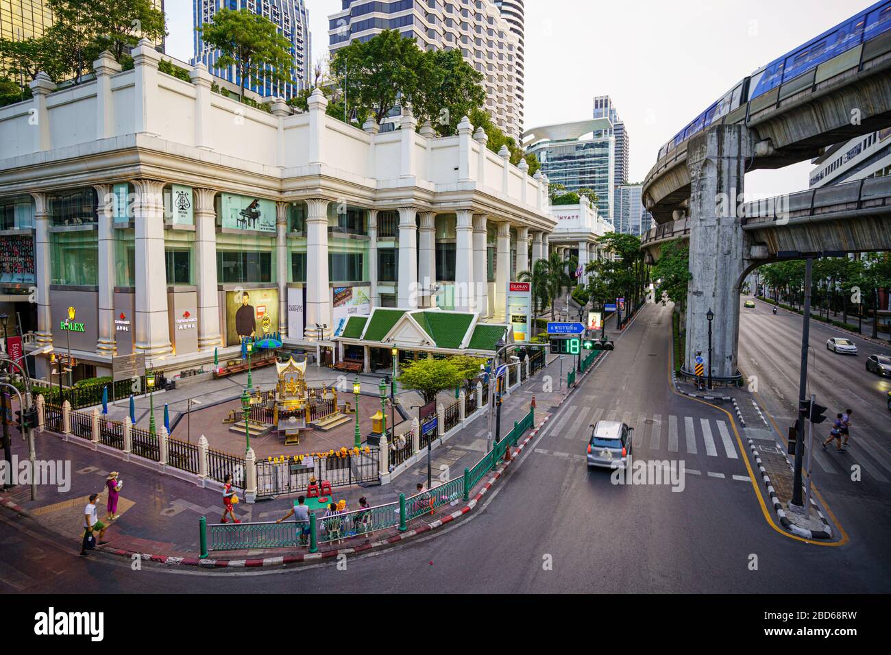 BANGKOK/THAILAND-APRIL 5:Ratchaprasong Intersection, Grand Hyatt and ...