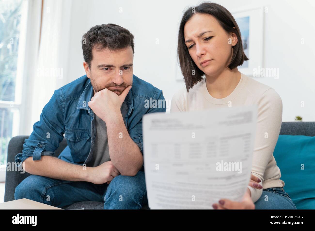Couple checking bills sad hi-res stock photography and images - Alamy
