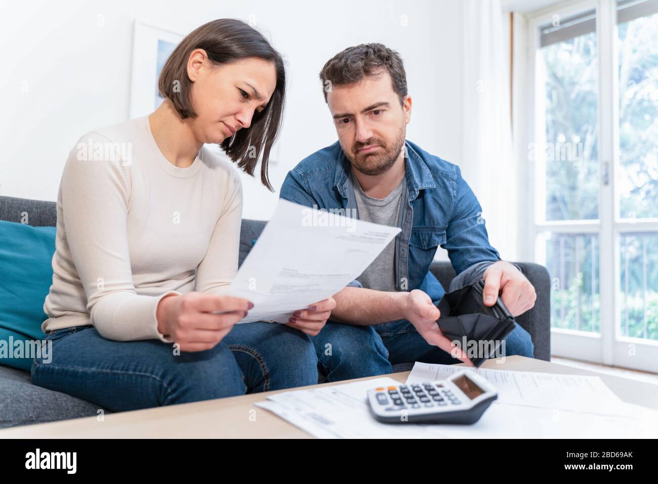 Couple checking bills sad hi-res stock photography and images - Alamy