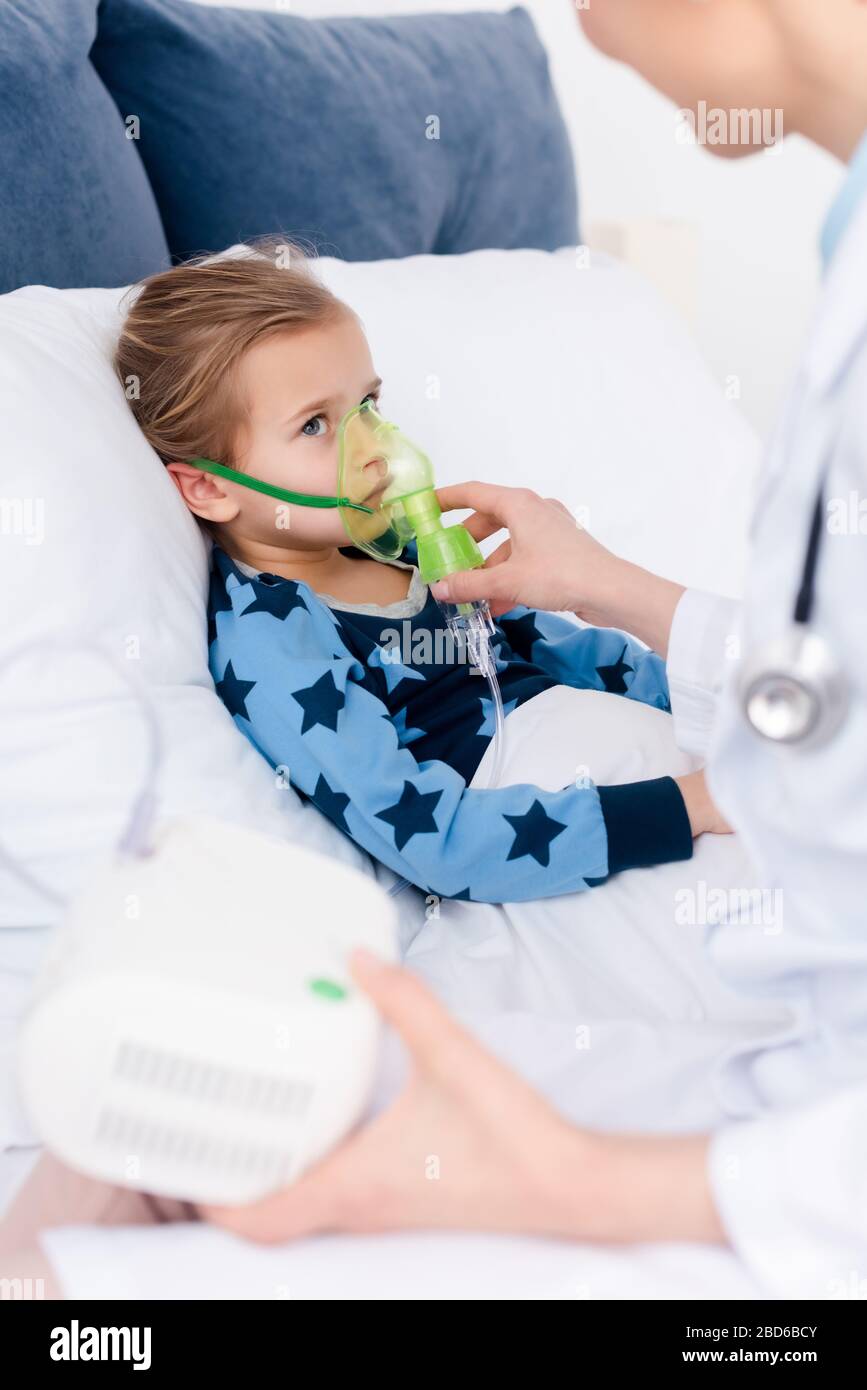 Doctor nebulizer child hi-res stock photography and images - Alamy
