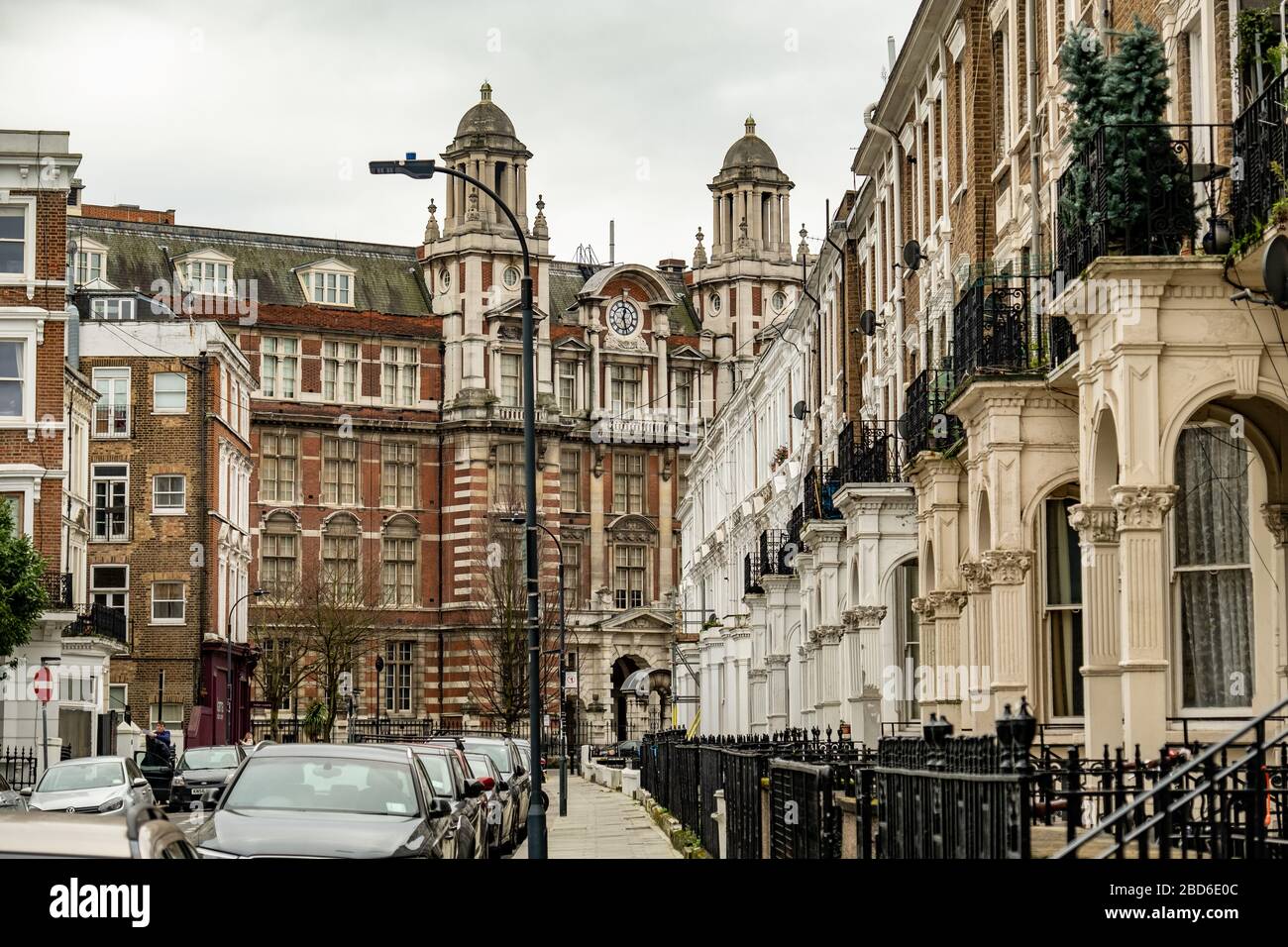 Typical street of British terrace houses -London Stock Photo - Alamy