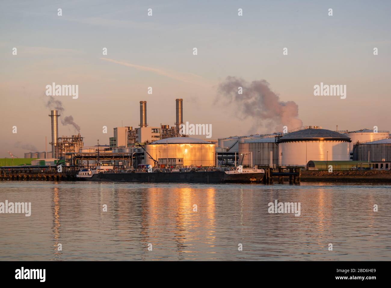 Petrochemical carriers hi-res stock photography and images - Alamy
