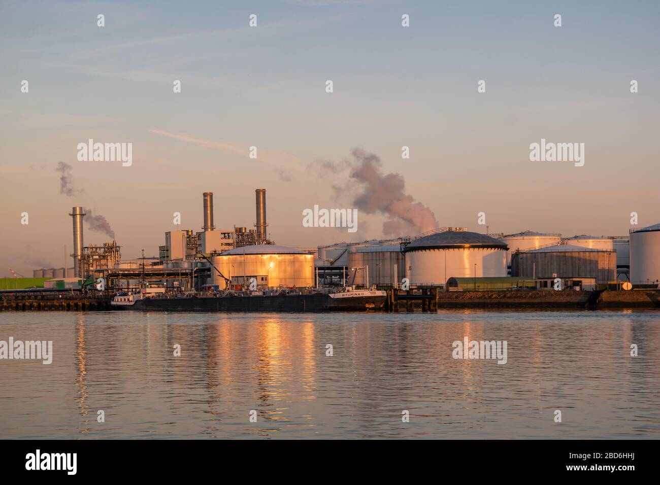 Oil Terminal Rotterdam High Resolution Stock Photography and Images - Alamy
