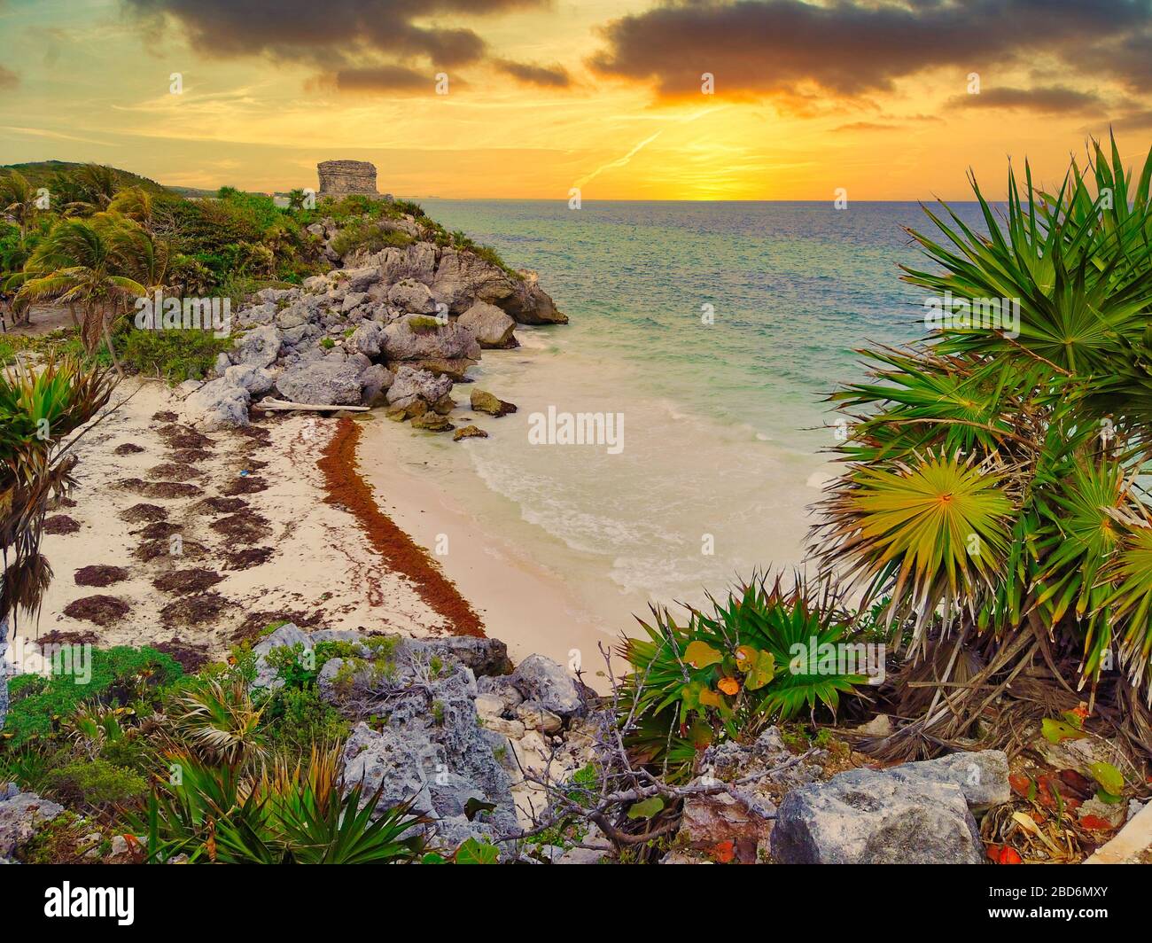 Tulum Mexico mayan temple ruin Stock Photo - Alamy