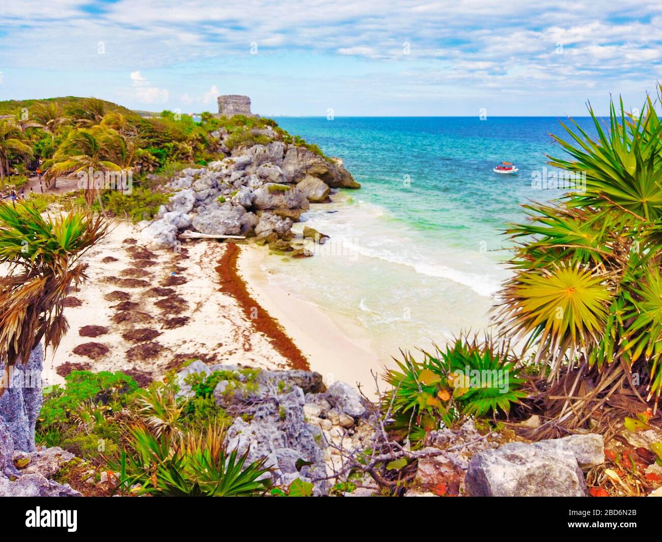 Tulum Mexico mayan temple ruin Stock Photo - Alamy