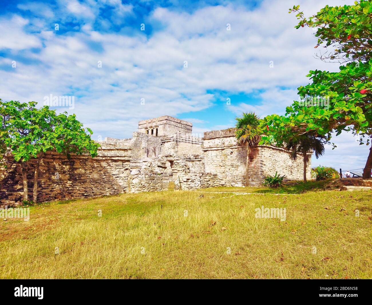 Tulum Mexico mayan temple ruin Stock Photo - Alamy