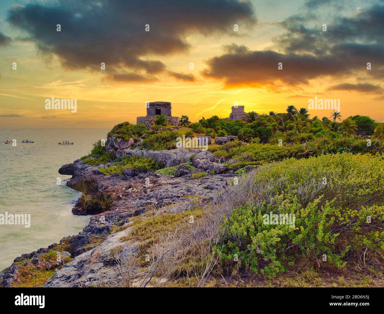 Tulum Mexico mayan temple ruin Stock Photo - Alamy