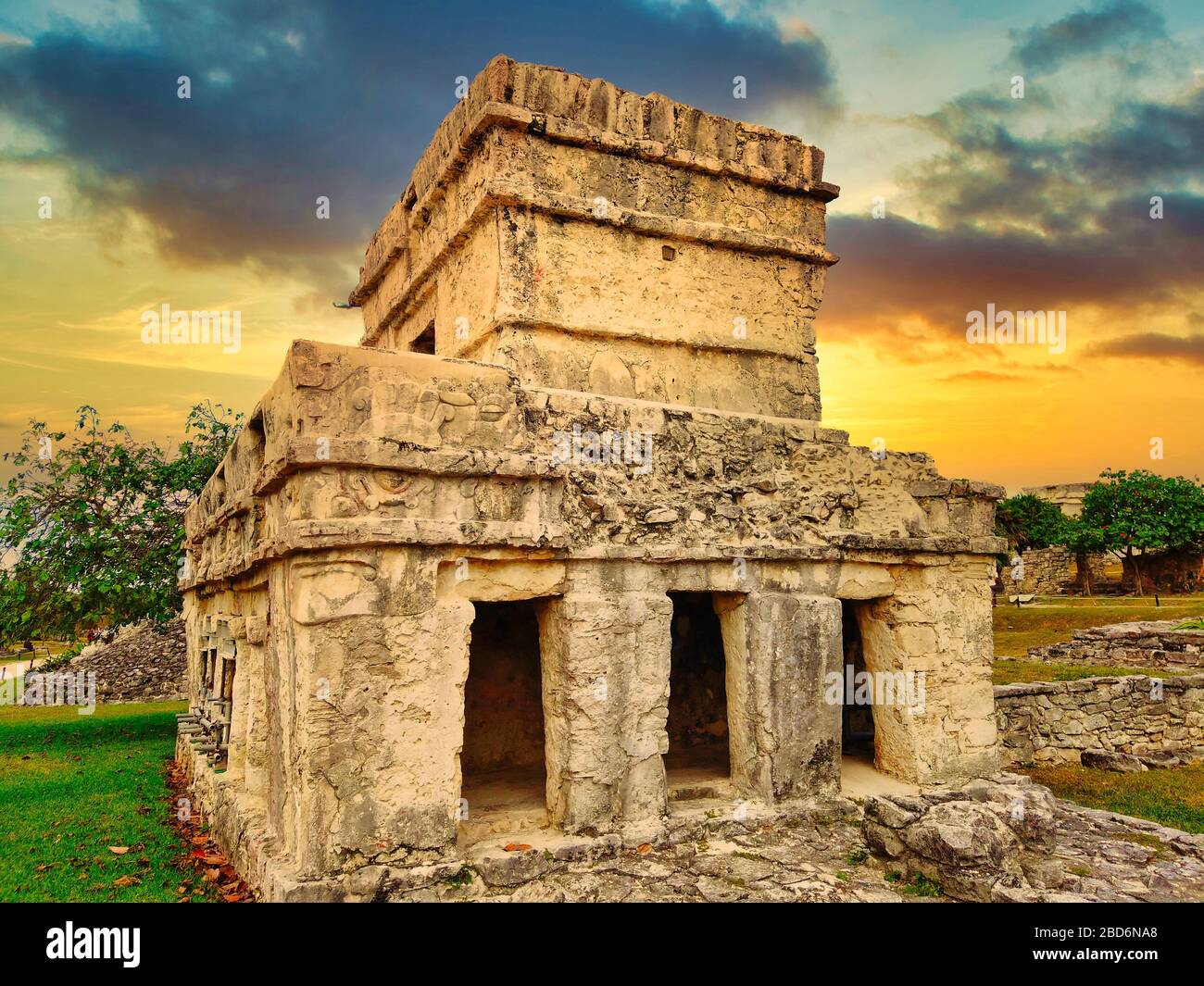 Tulum Mexico mayan temple ruin Stock Photo - Alamy
