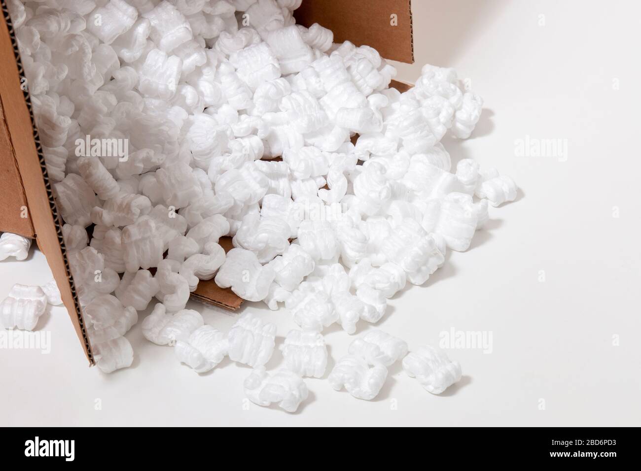 Box packing peanuts spill hi-res stock photography and images - Alamy