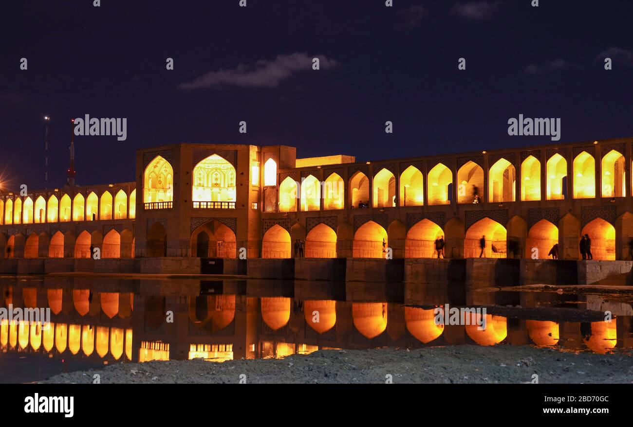 Khajou, Khaju Bridge in Isfahan crossing the Zayandeh River, Esfahan ...