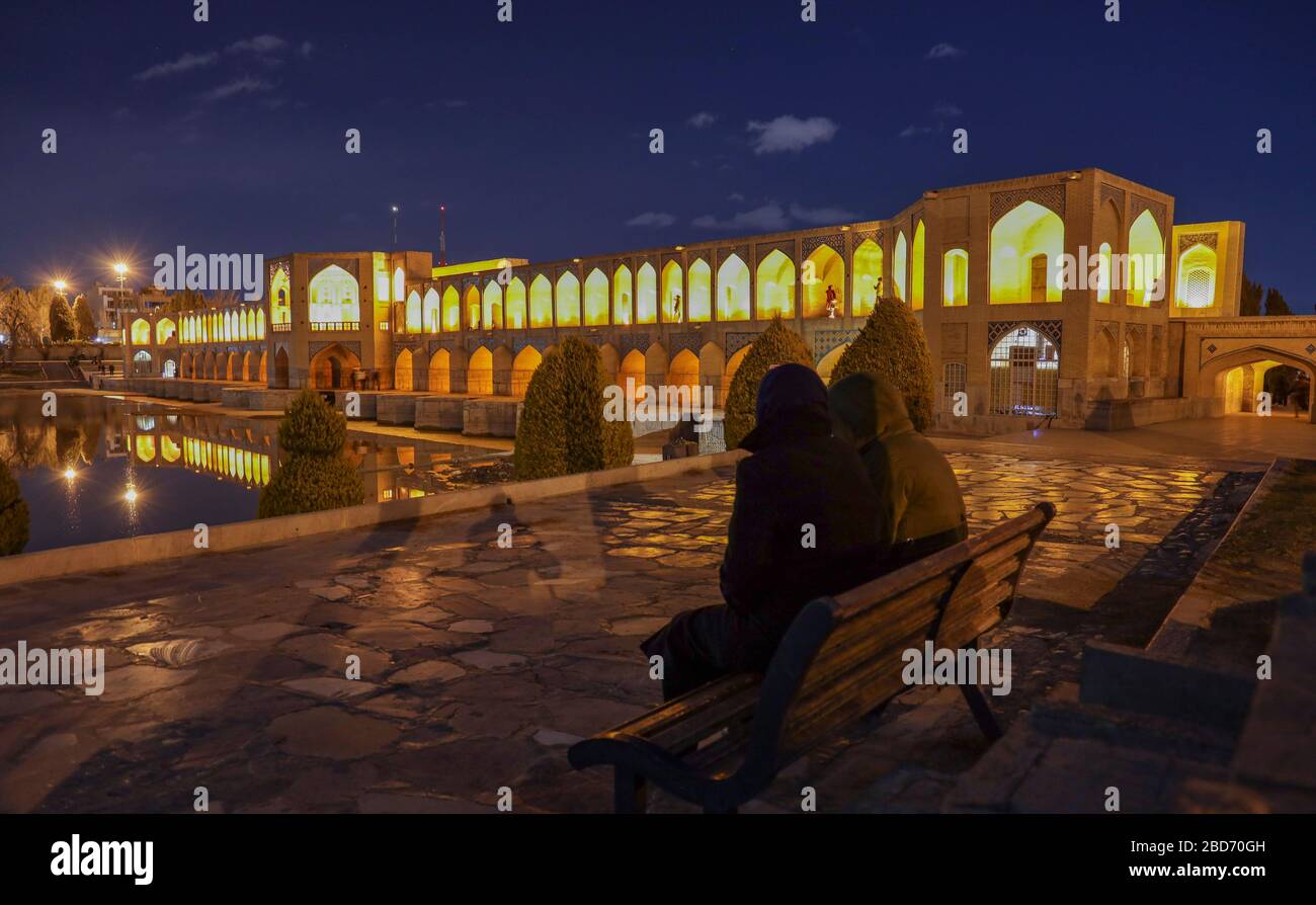 Khajou, Khaju Bridge in Isfahan crossing the Zayandeh River, Esfahan ...