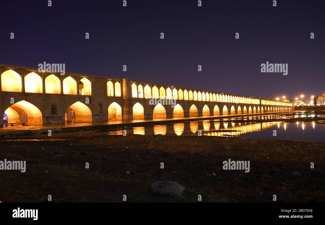 Khajou, Khaju Bridge in Isfahan crossing the Zayandeh River, Esfahan ...