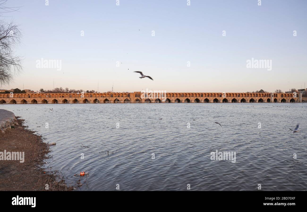 33 arch bridge hi-res stock photography and images - Alamy