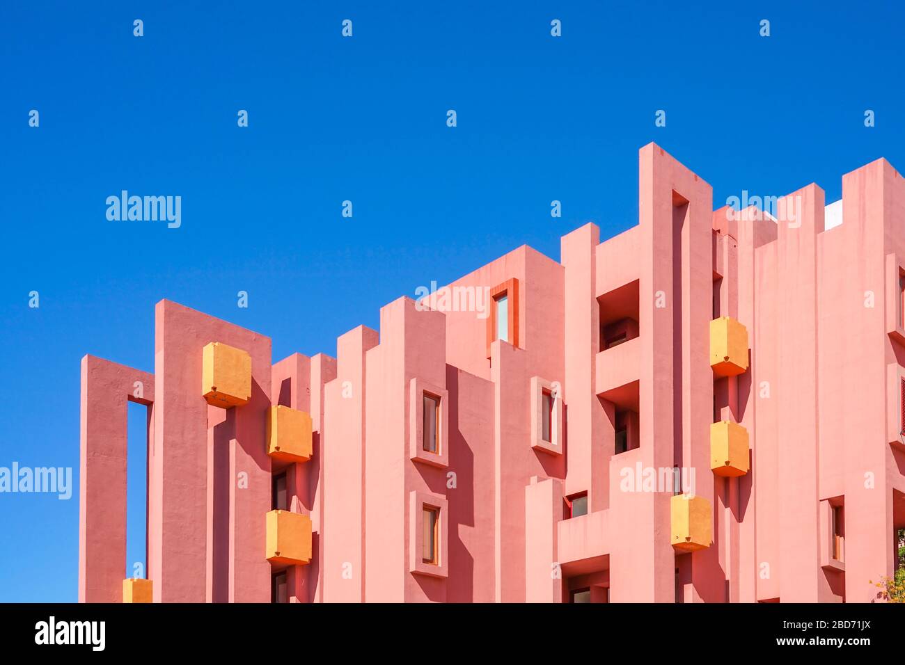 Ricardo bofill la muralla roja hi-res stock photography and images - Alamy