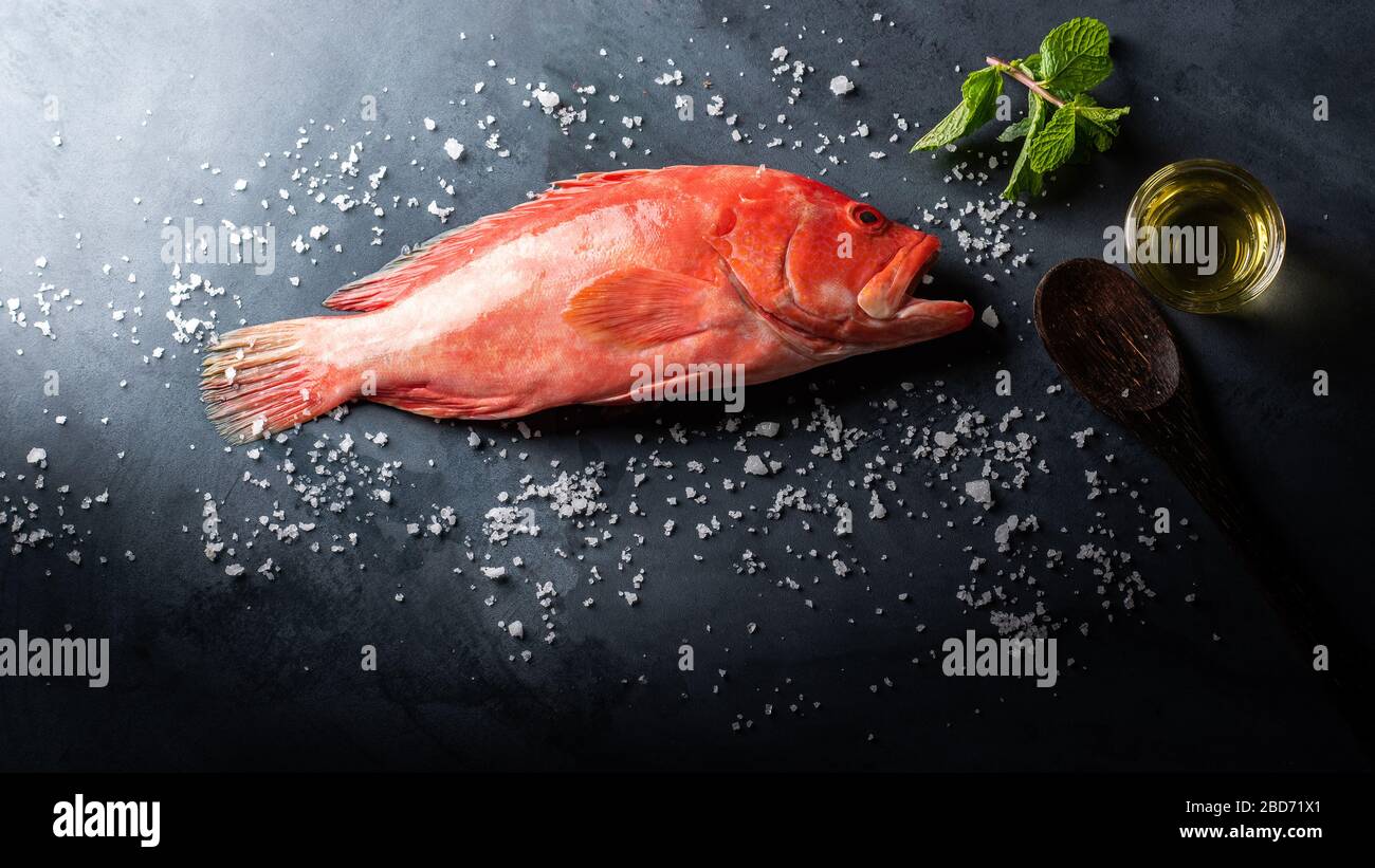 Red Snapper raw fish on table top Stock Photo - Alamy