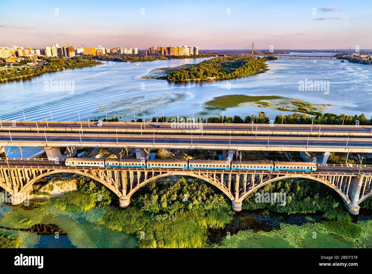 Darnytskyi railroad bridge hi-res stock photography and images - Alamy