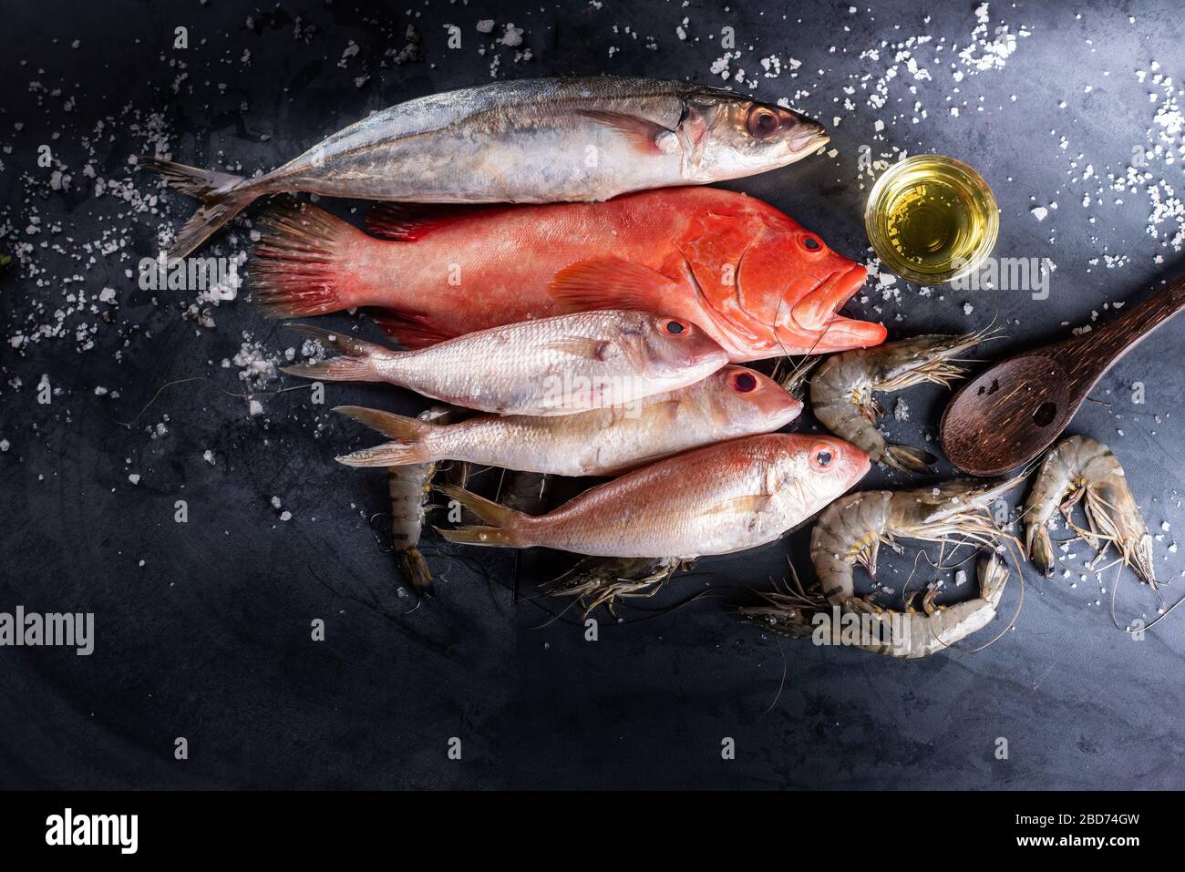 Red Snapper raw fish on table top Stock Photo - Alamy