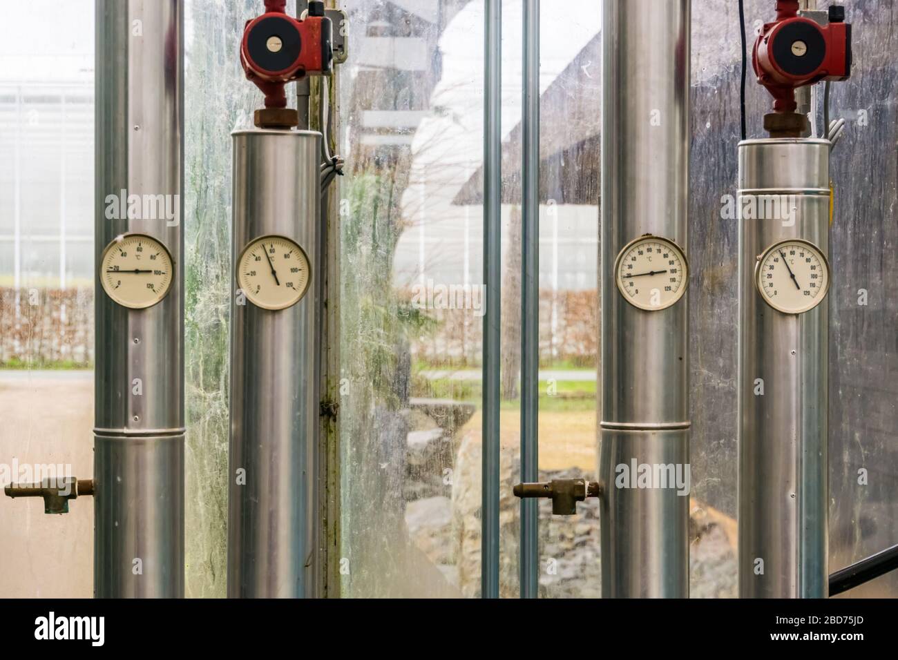 Pressure meters hi-res stock photography and images - Alamy