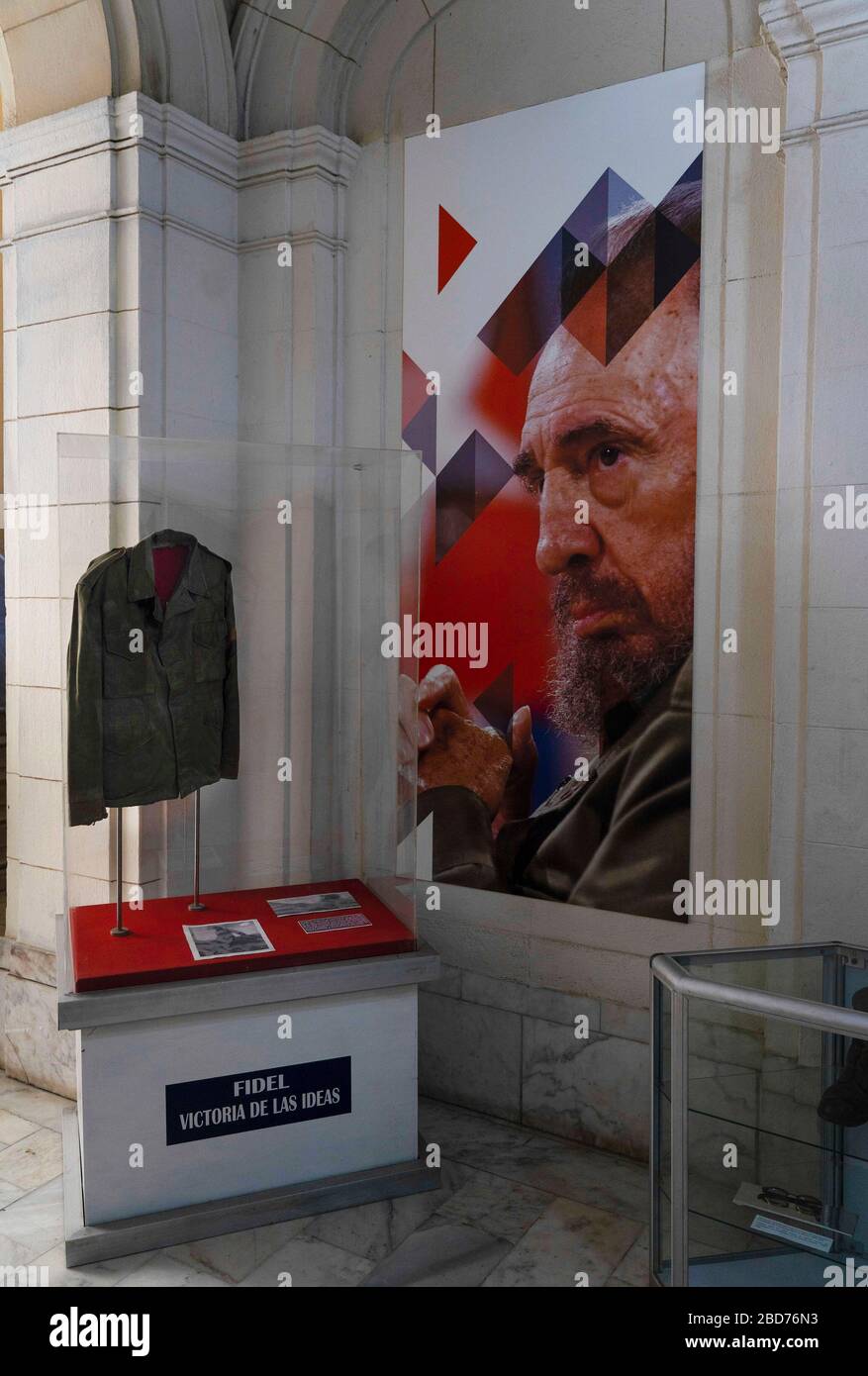 Fidel Castro's green jacket on display in the foyer Stock Photo - Alamy