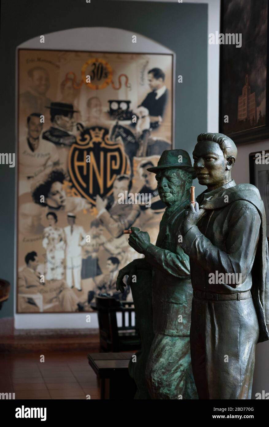 Hotel National de Cuba,Havana: statue of Nat King Cole with the Cuban ...